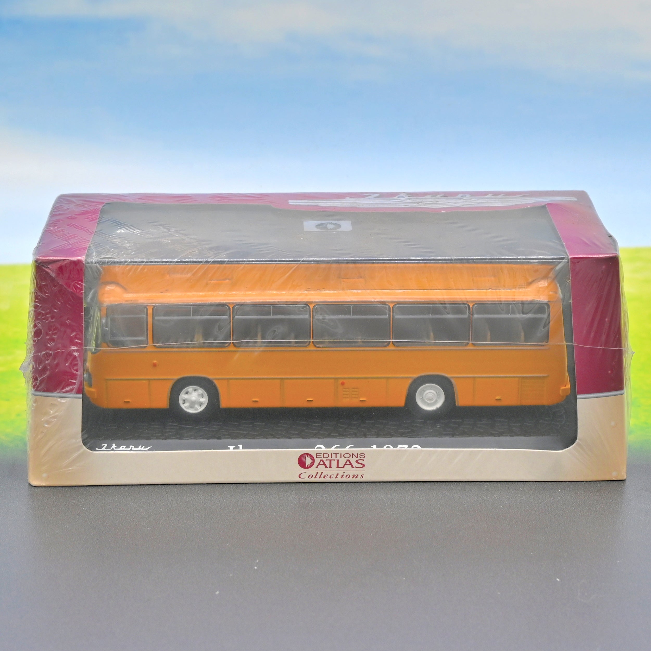 Atlas Editions / Icarus 266 1972 / 1:72 Scale | Model Buses Collection