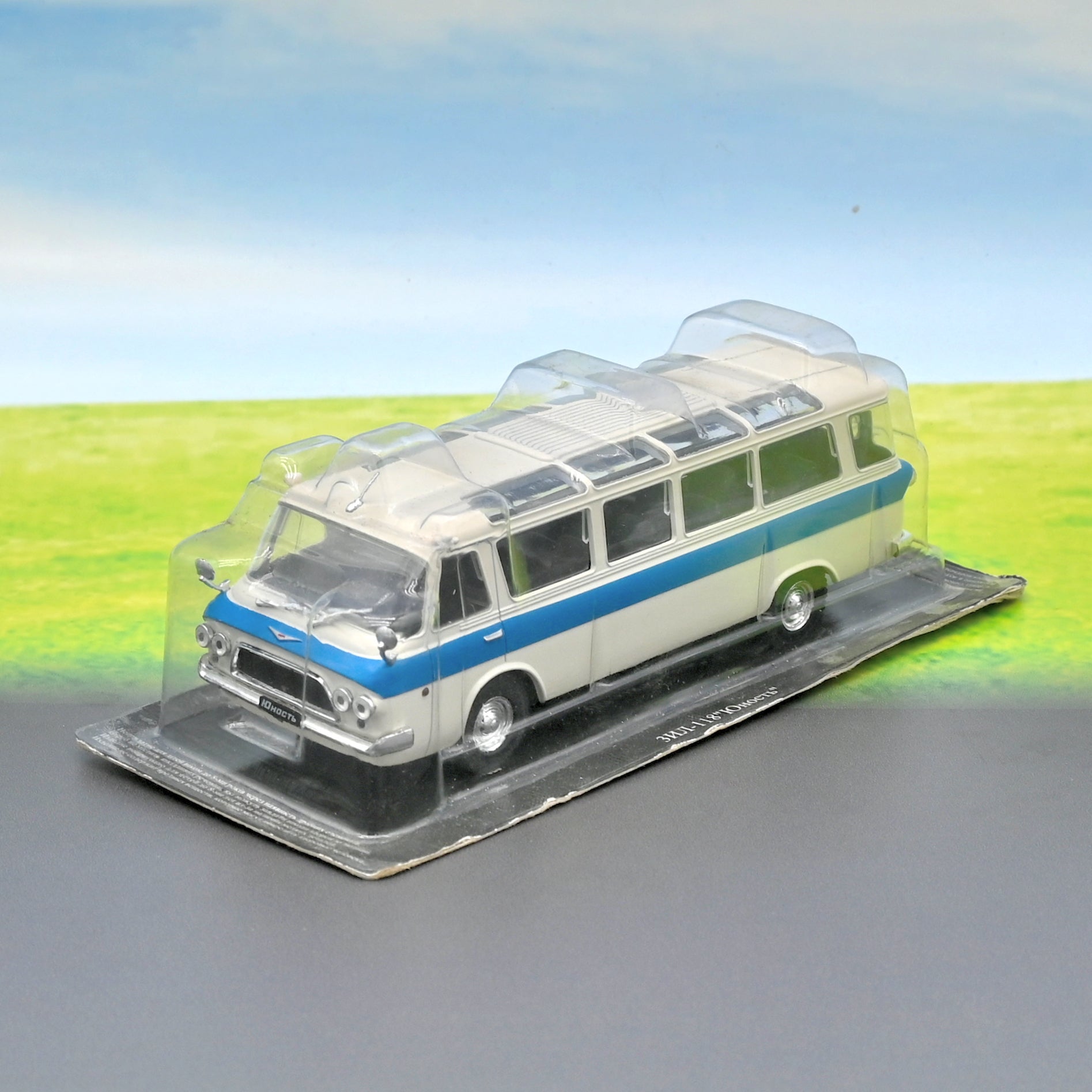 ZiL-118 Yunost USSR Microbus 1962 / Beige / 1:43 Scale | Model Buses ...