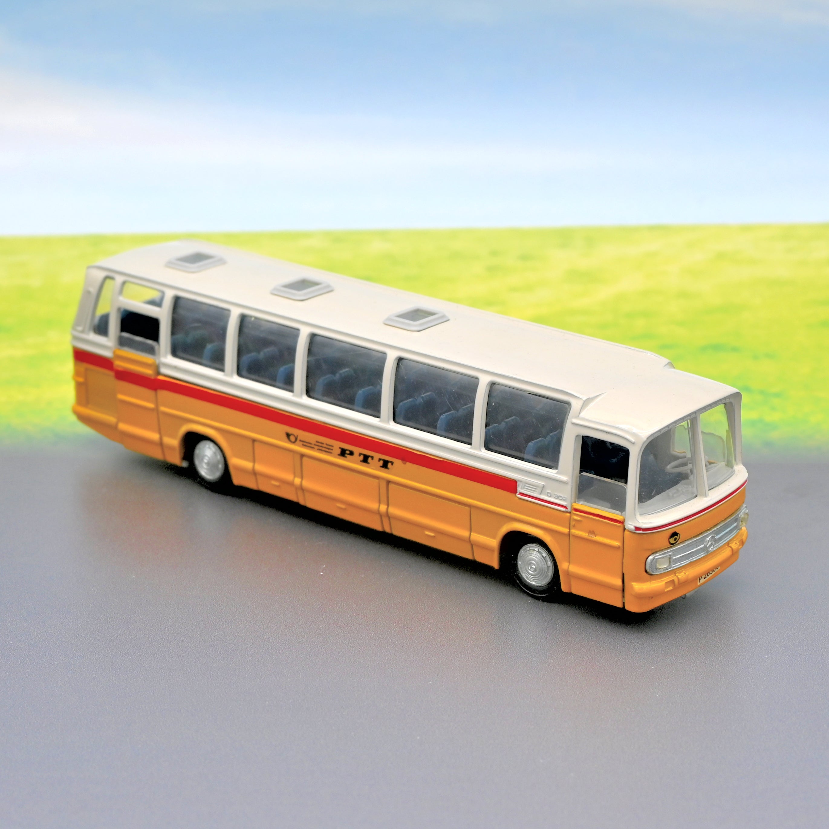 Tekno 950 / Mercedes Benz 0302 / PTT / 1:50 Scale | Model Buses Collection