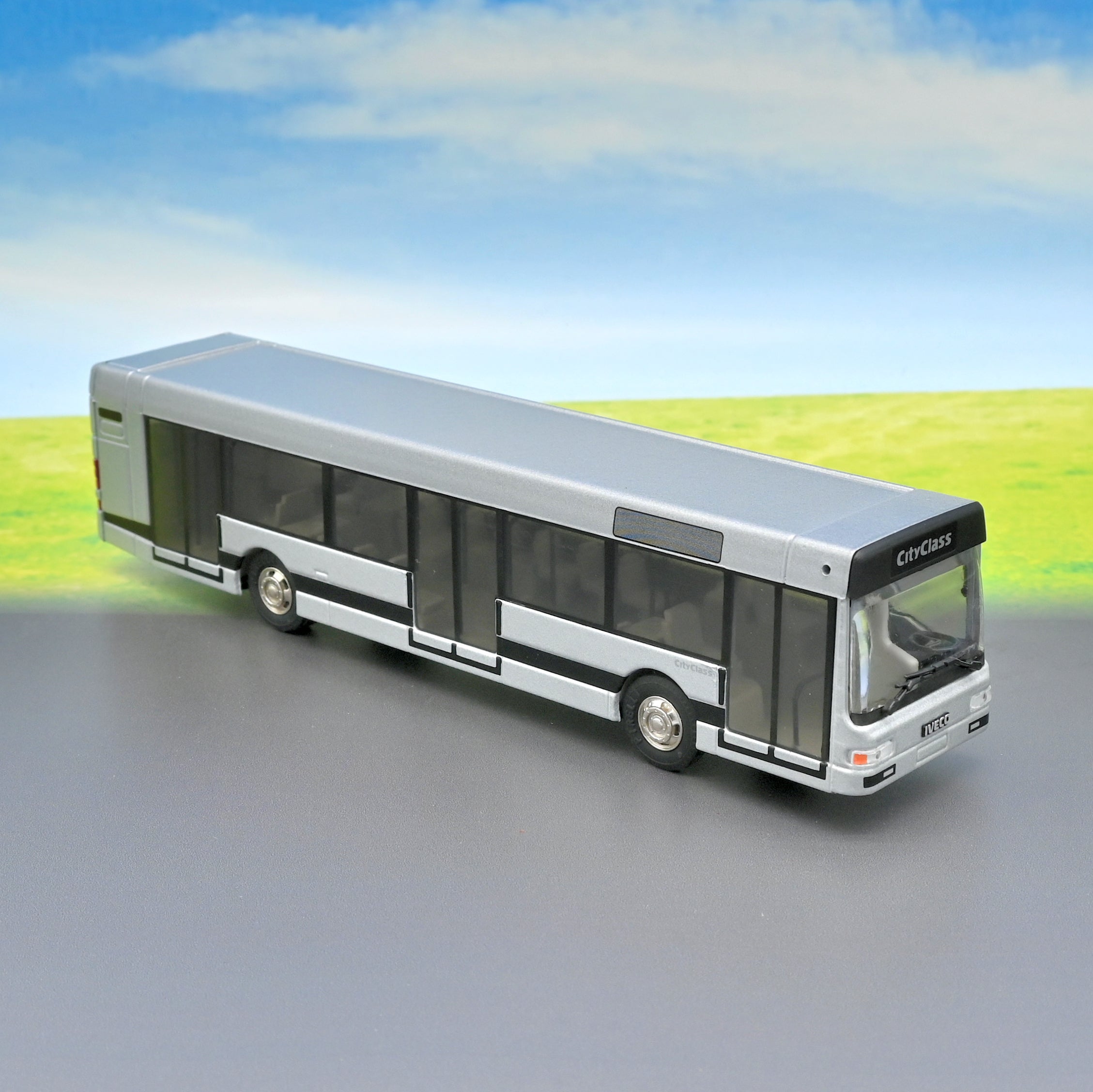 PRE-OWNED Cars / Iveco CityClass / Metallic Silver / 1:43 Scale | Model ...